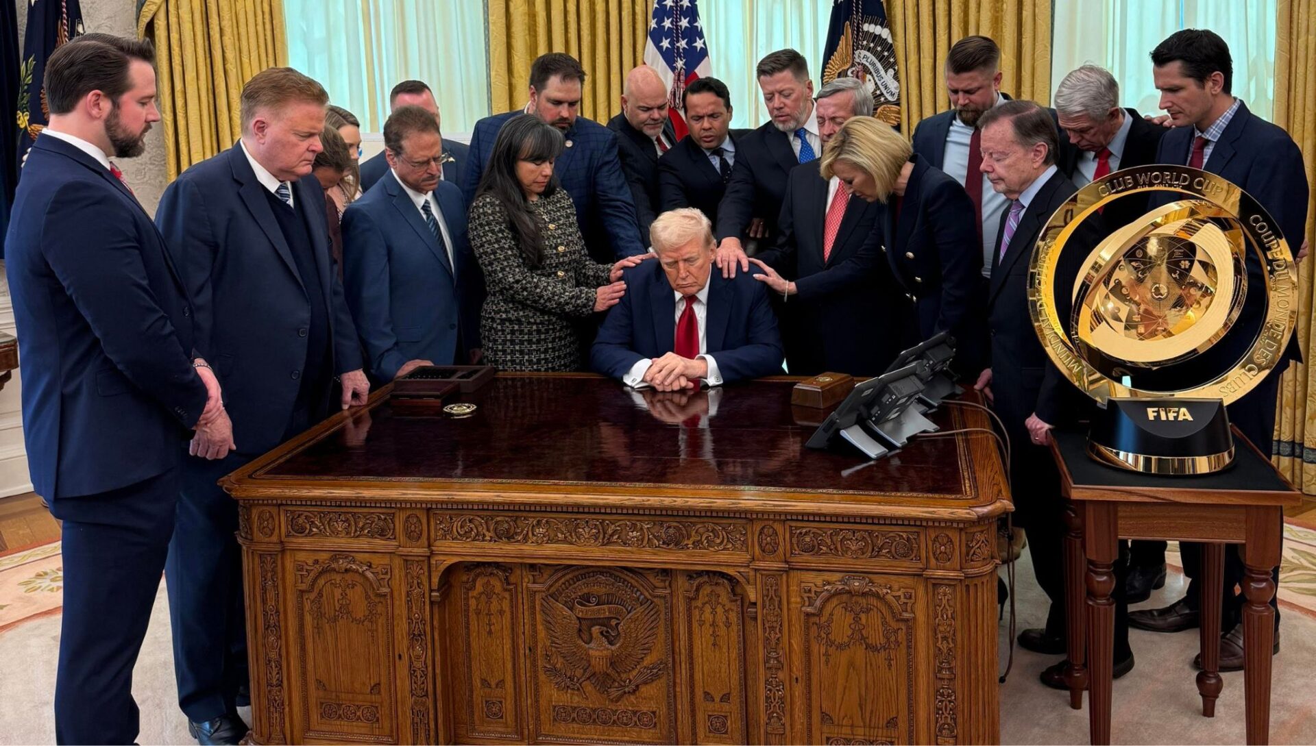 Christian Leaders Surround President Trump with Prayer in the Oval ...